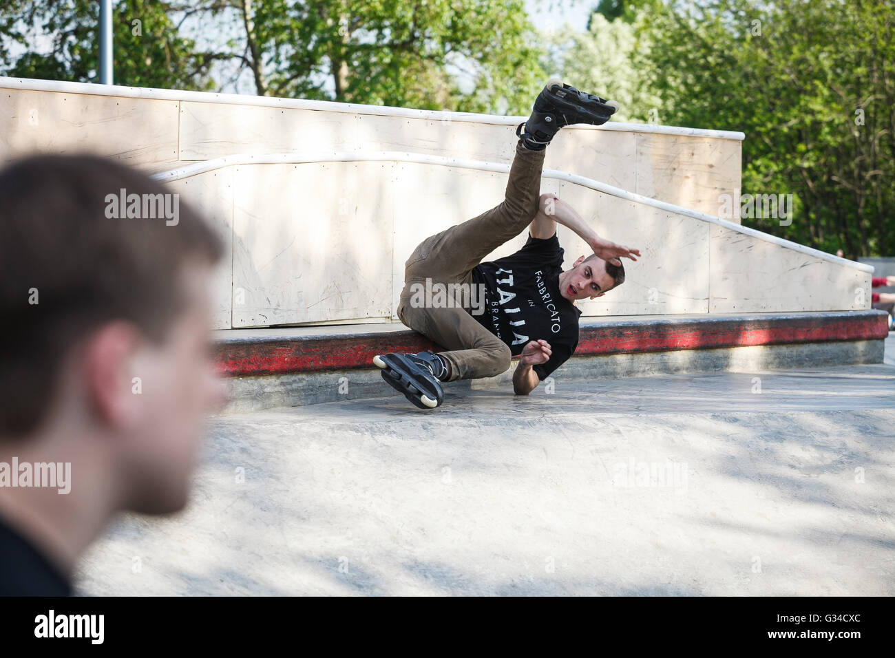 Boy rollerblading fall hi-res stock photography and images - Alamy