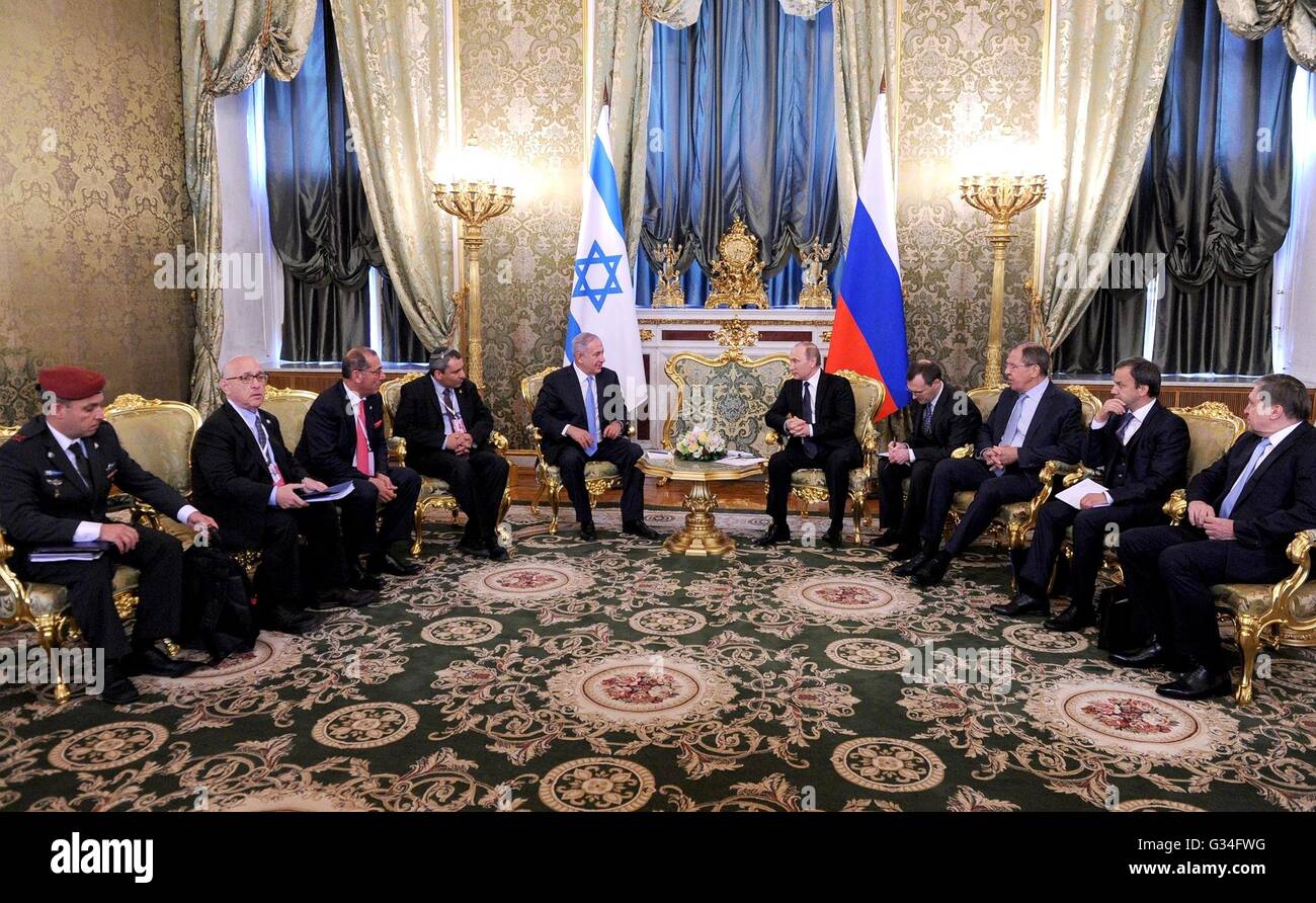 Russian President Vladimir Putin and Israeli Prime Minister Benjamin ...