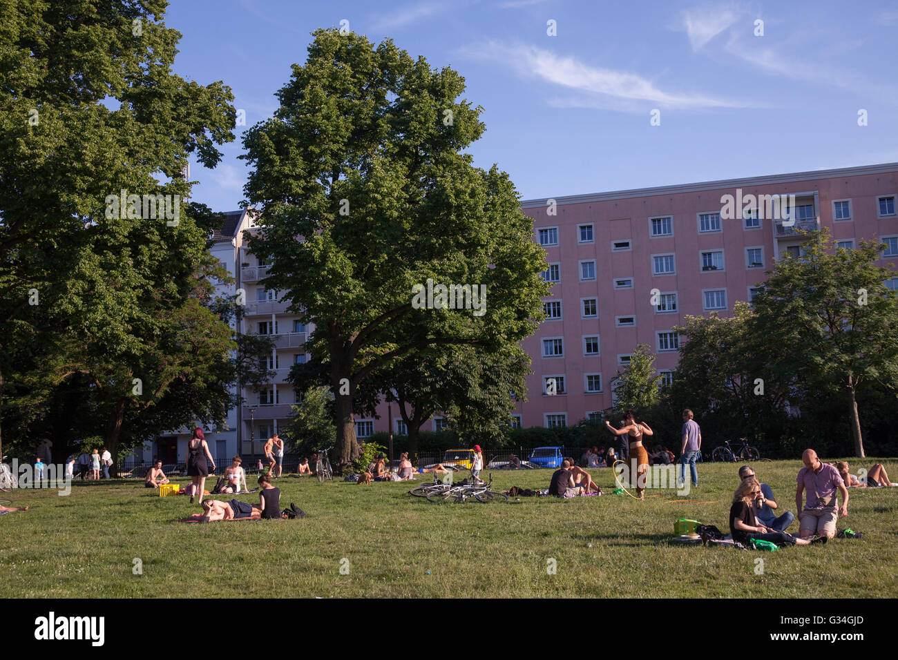 People enjoy nice weather hi-res stock photography and images - Alamy