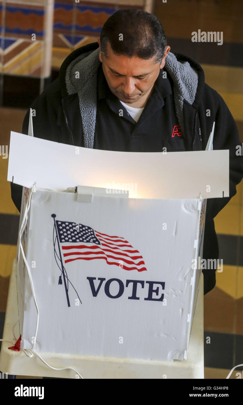 Los Angeles, California, USA. 7th June, 2016. A resident casts his vote ...