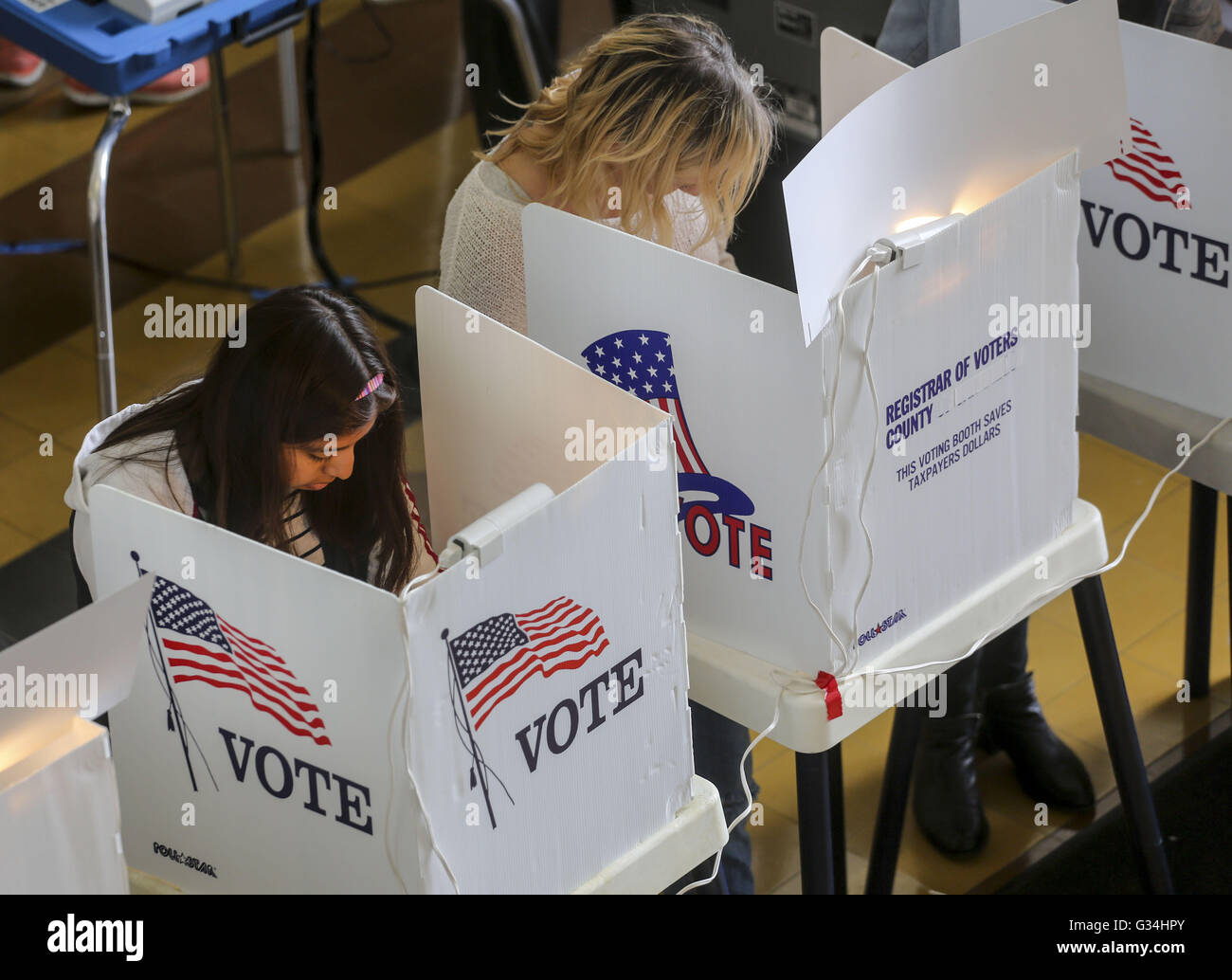 Los Angeles, California, USA. 7th June, 2016. Residents cast their vote ...