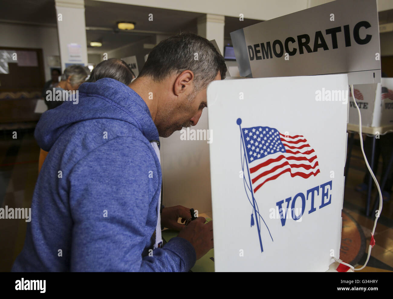 Los Angeles, California, USA. 7th June, 2016. A resident casts his vote ...