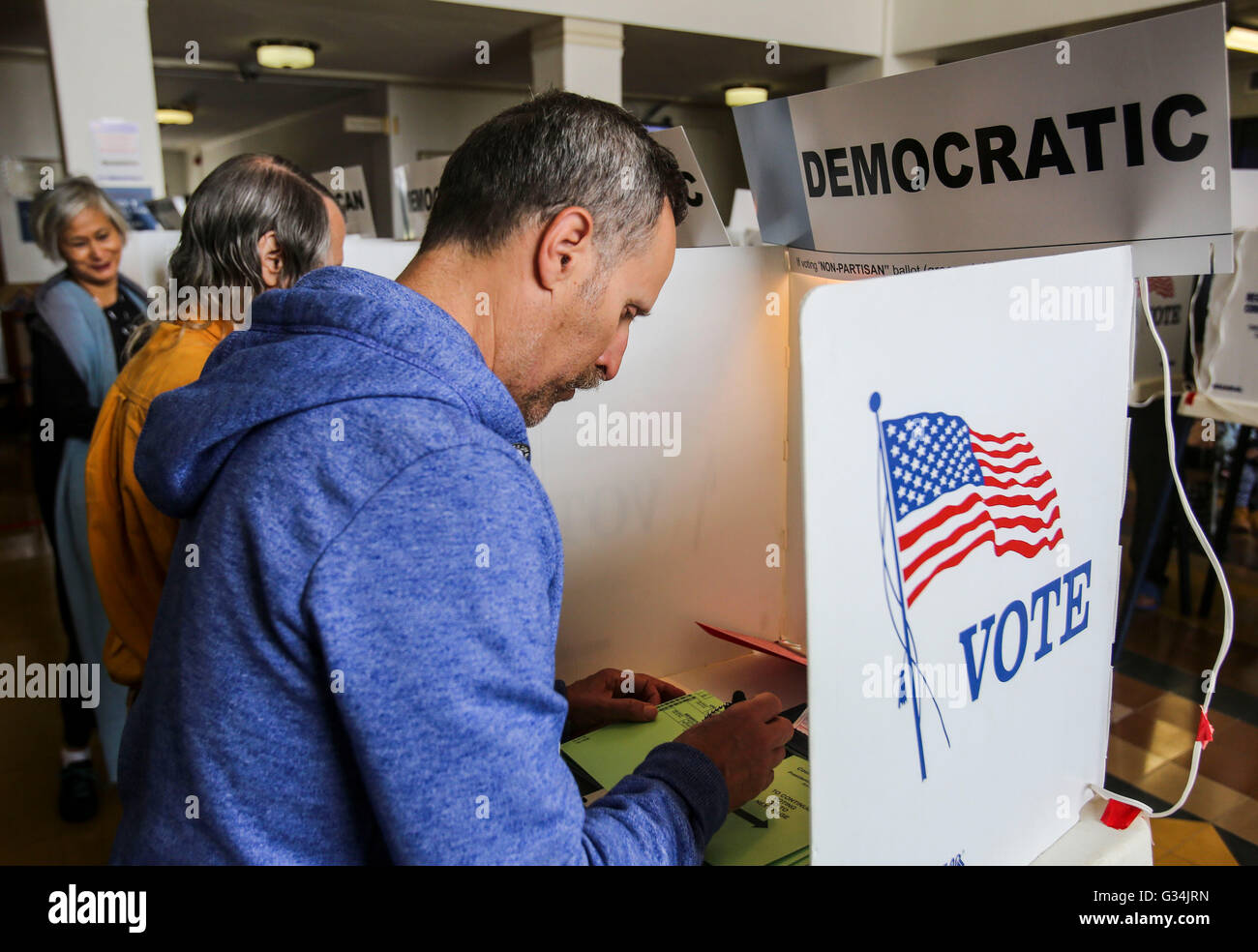 California presidential primary election hi-res stock photography and ...