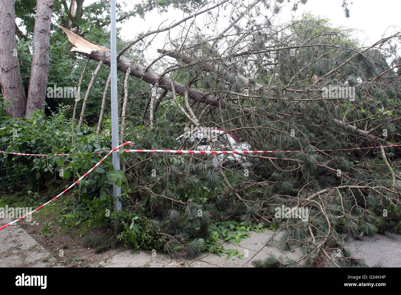 Hamburg, Germany. 8th June, 2016. A car stands barely visible beneath ...