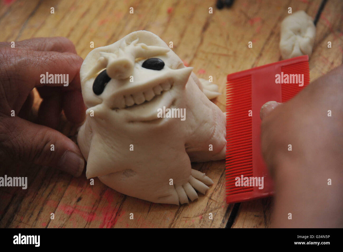 Dragon buns hi-res stock photography and images - Alamy