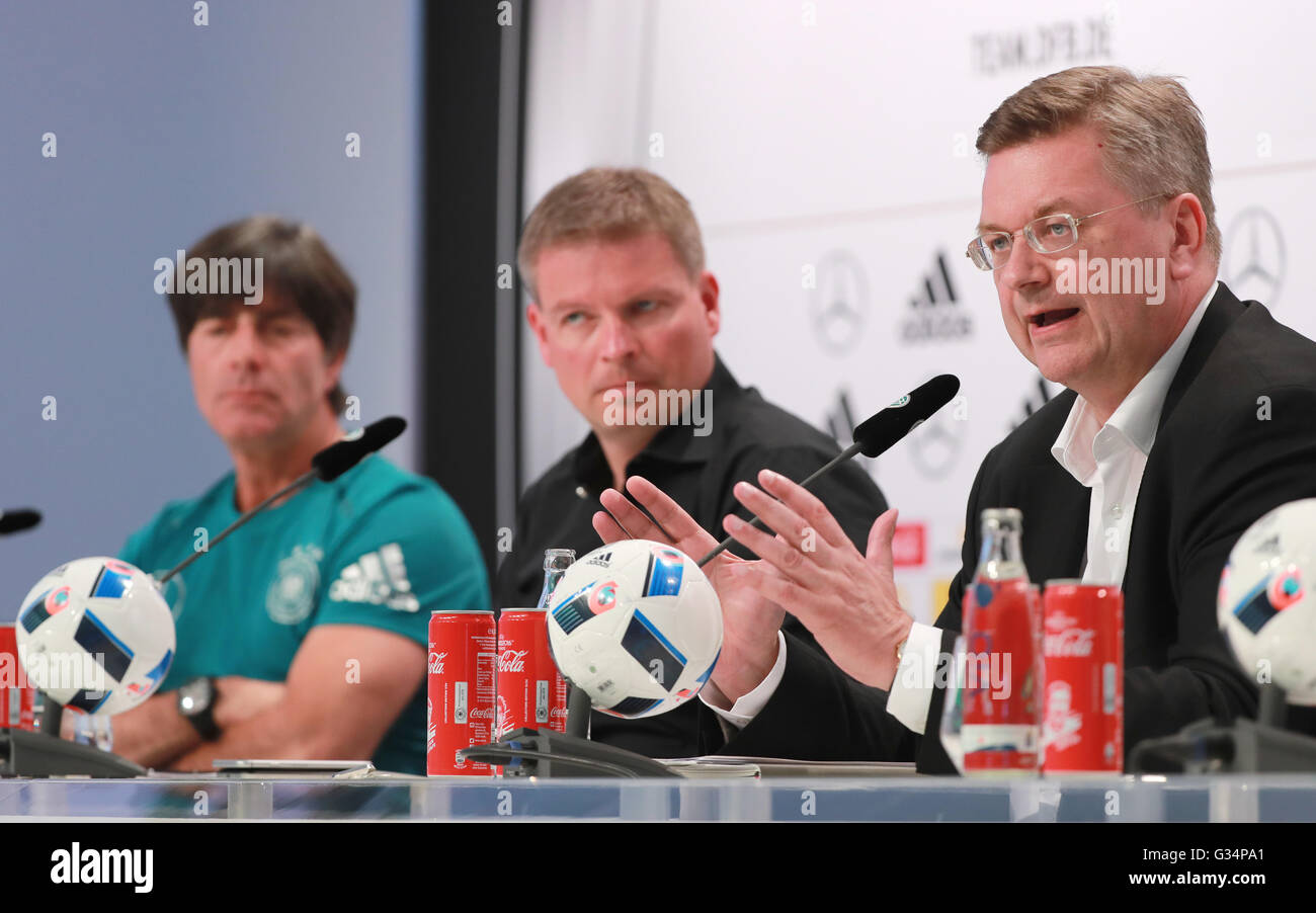 Reinhard Grindel (R), President of Germany's soccer association DFB ...