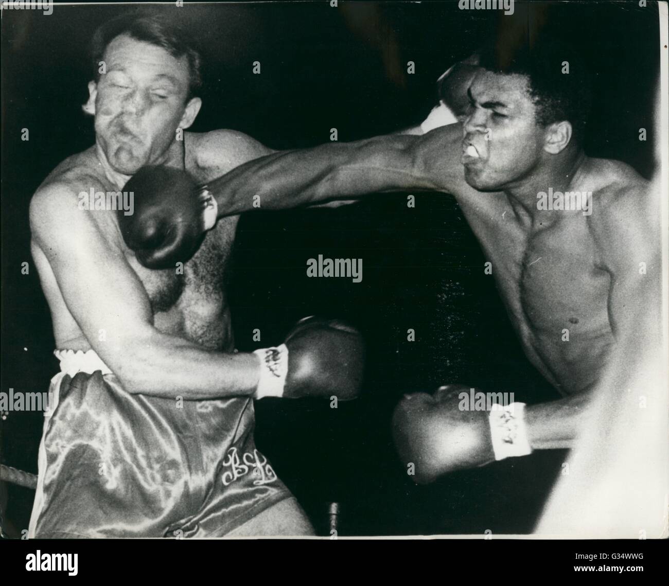 June 3, 2016 - File - MUHAMMAD ALI, the three time heavyweight boxing ...