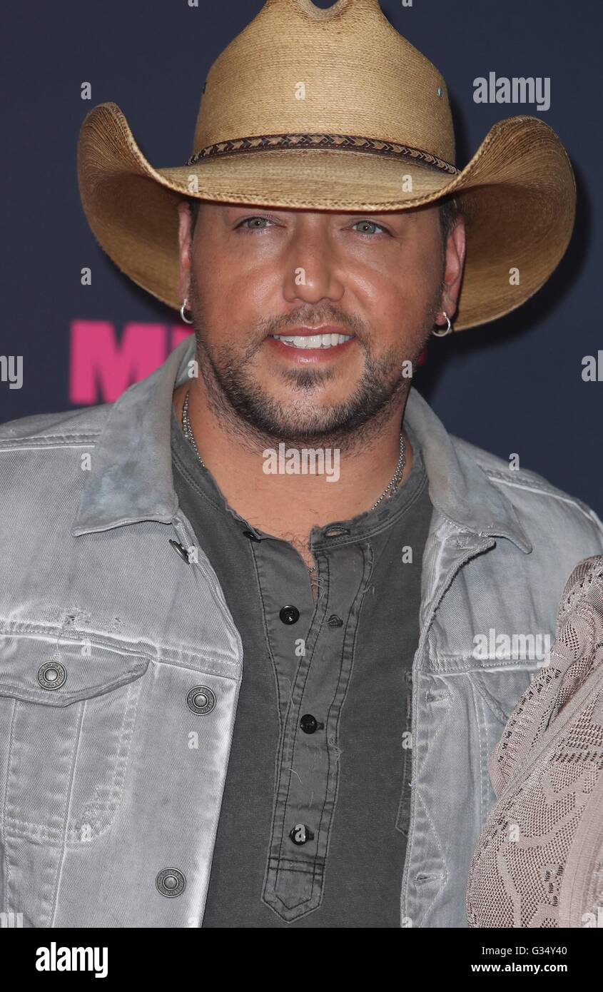 Nashville, TN, USA. 8th June, 2016. Jason Aldean at arrivals for 2016 CMT Music Awards ...