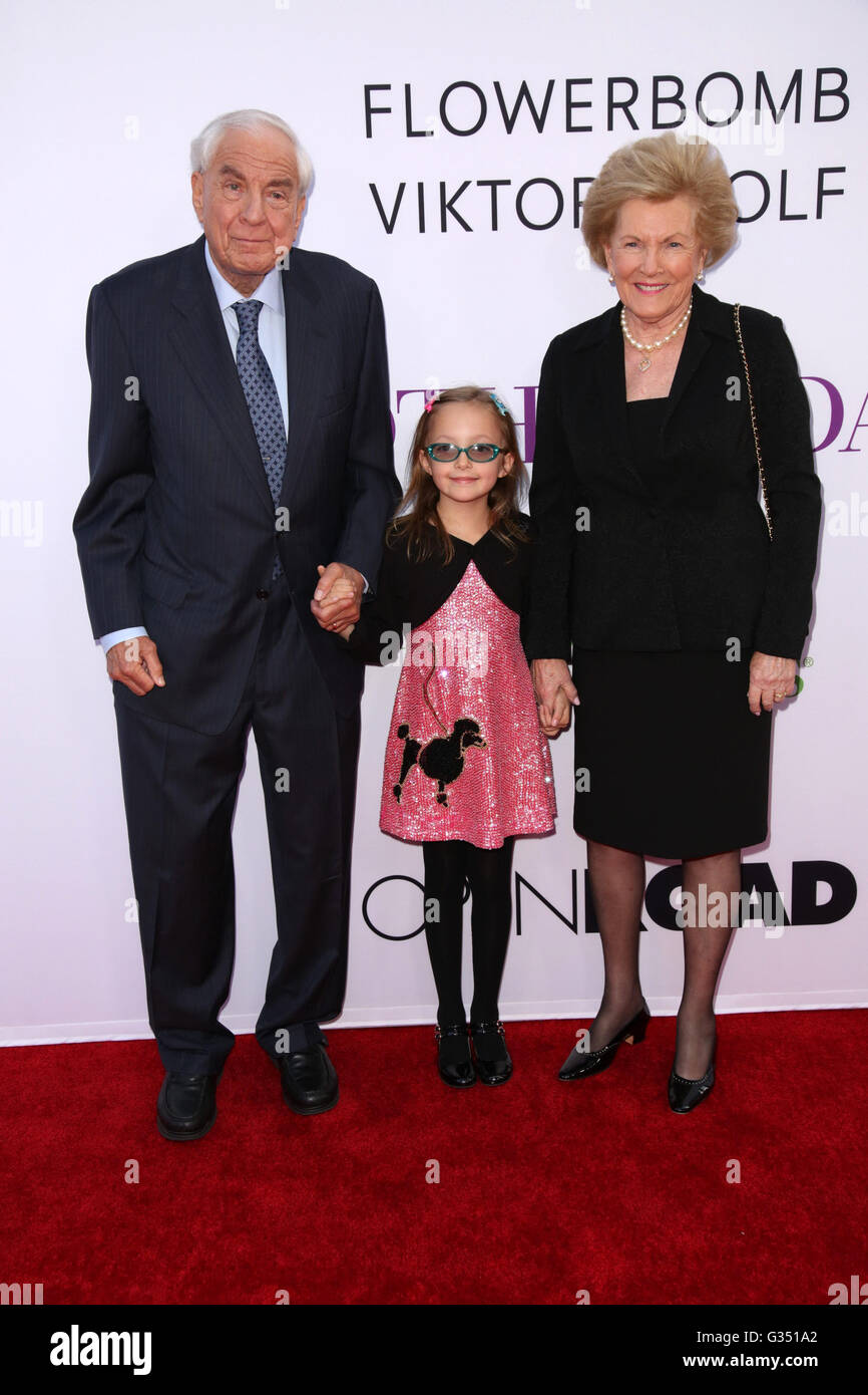 Garry marshall mothers day world premiere los angeles hi-res stock ...