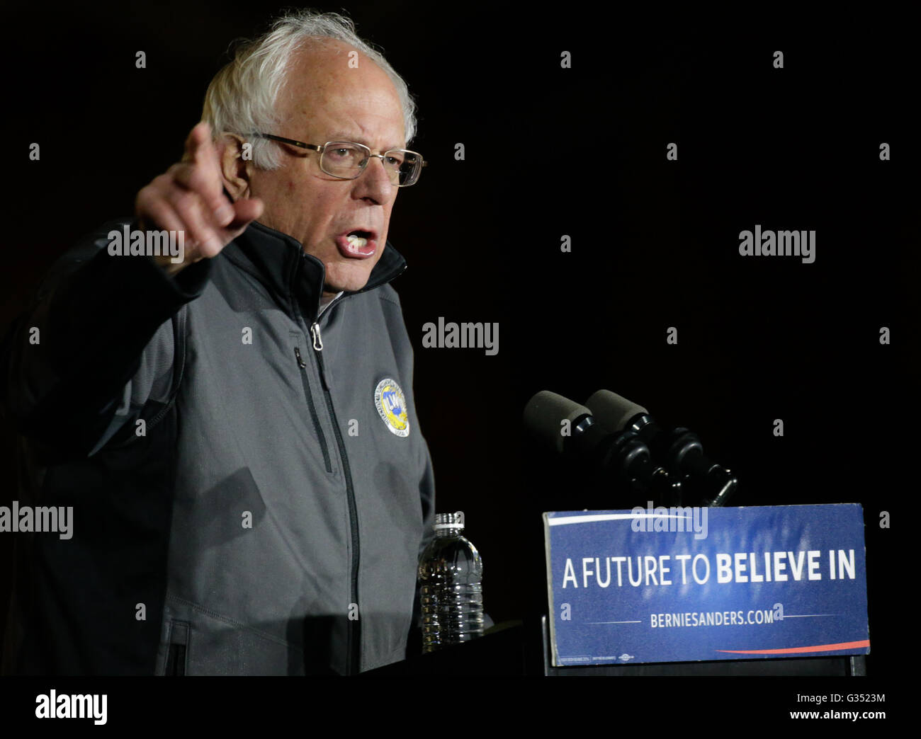 Bernie Sanders rally in Washington Square Park, New York Featuring ...