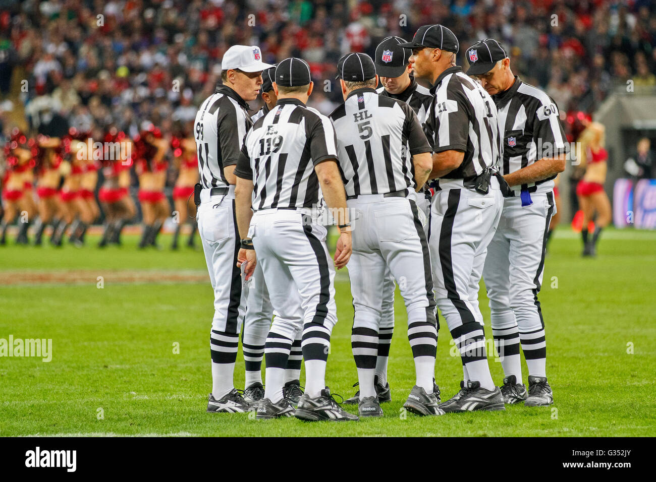 Nfl referees hi-res stock photography and images - Alamy
