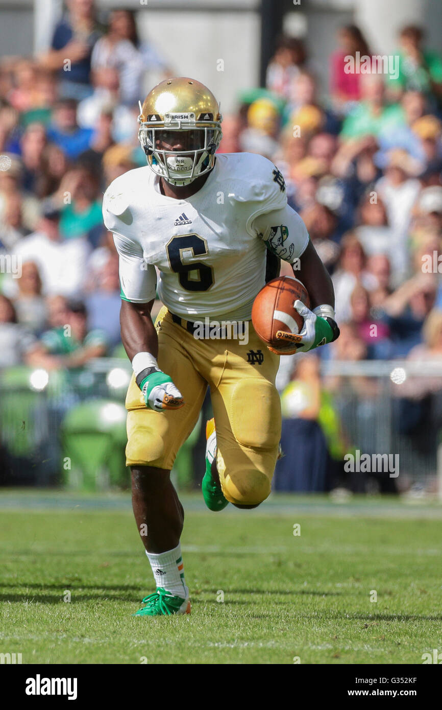 RB Theo Riddick, #6 Notre Dame, runs with the ball during the NCAA ...