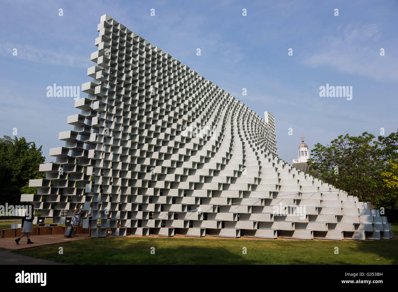 Serpentine structures hi-res stock photography and images - Alamy