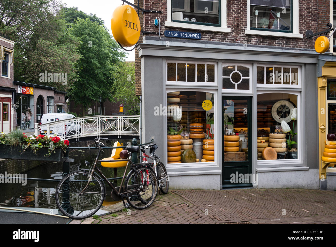 Cheese shop in the town of Gouda, Netherlands Stock Photo - Alamy