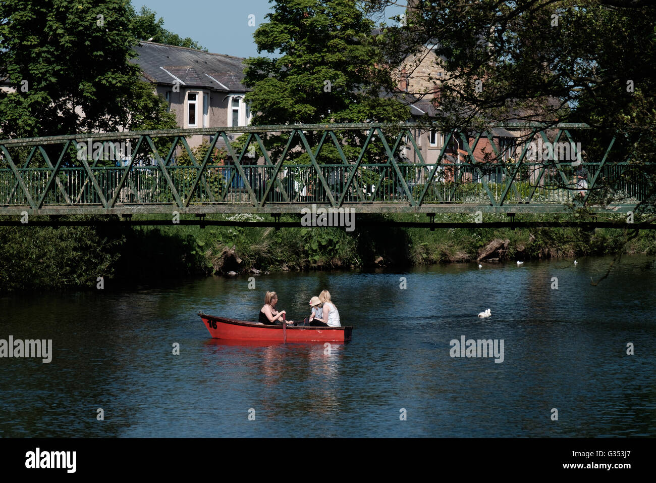 Family on row boat hi-res stock photography and images - Alamy