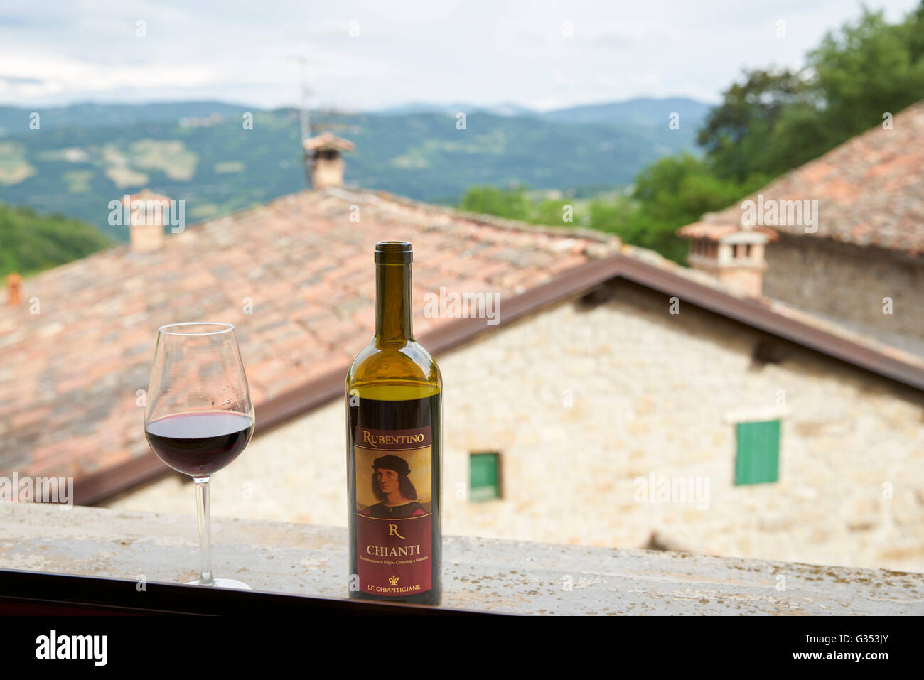 Italian Chianti (wine) in the northern Italian countryside Stock Photo ...