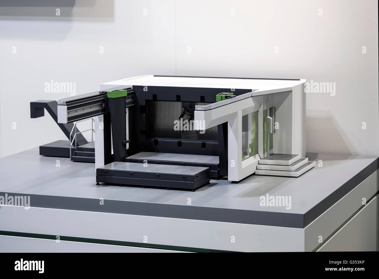 5-axis Horizontal Machining Center Stock Photo - Alamy