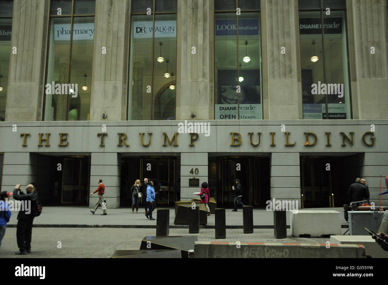 Trump building hi-res stock photography and images - Alamy
