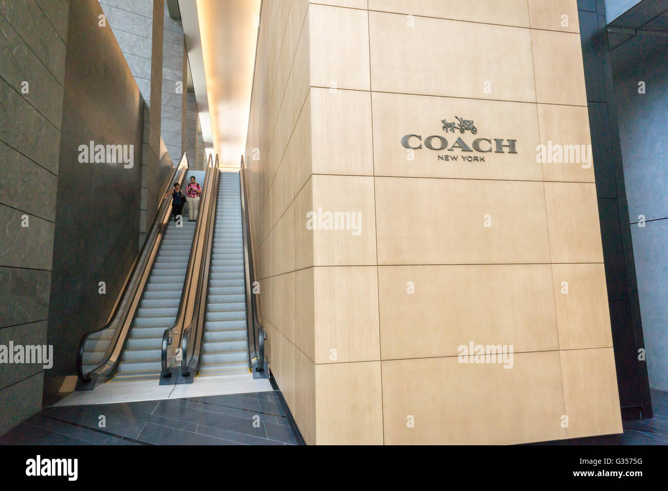 52 story building hi-res stock photography and images - Alamy