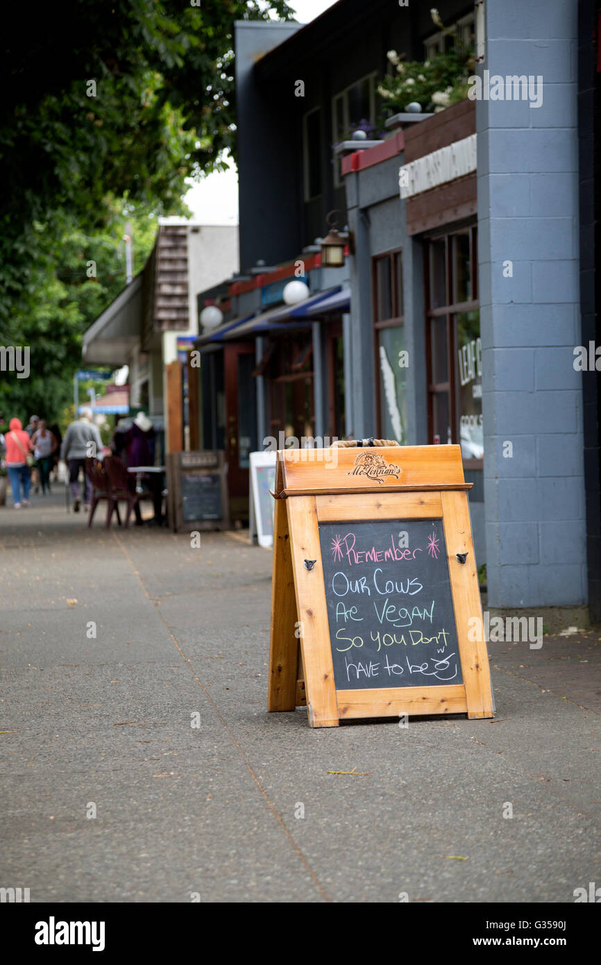 Sidewalk restaurant sign hi-res stock photography and images - Alamy