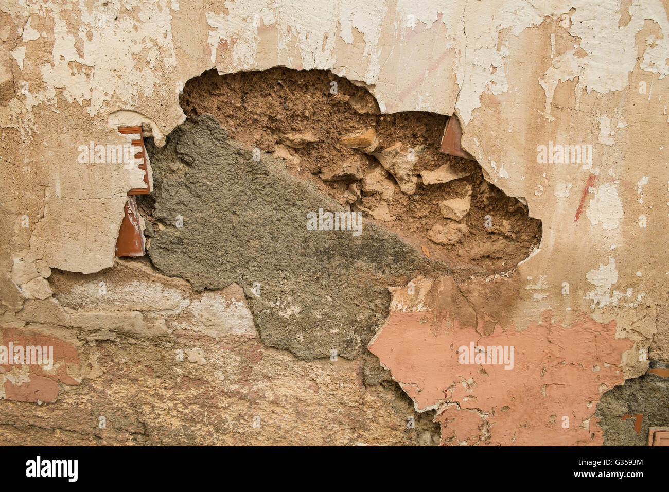 Detail take of a crumbling wall Stock Photo - Alamy