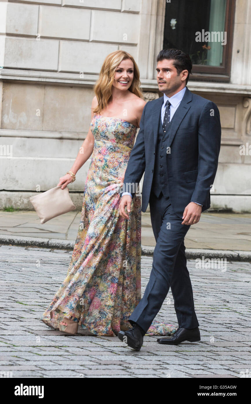 La Boda De Katherine Jenkins Katherine Jenkins Stuns In Regal Blue