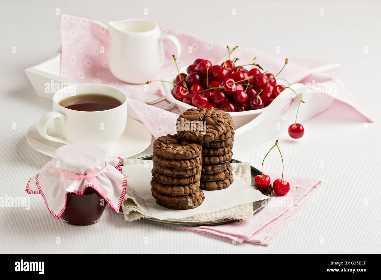 Vintage english tea tray hi-res stock photography and images - Alamy