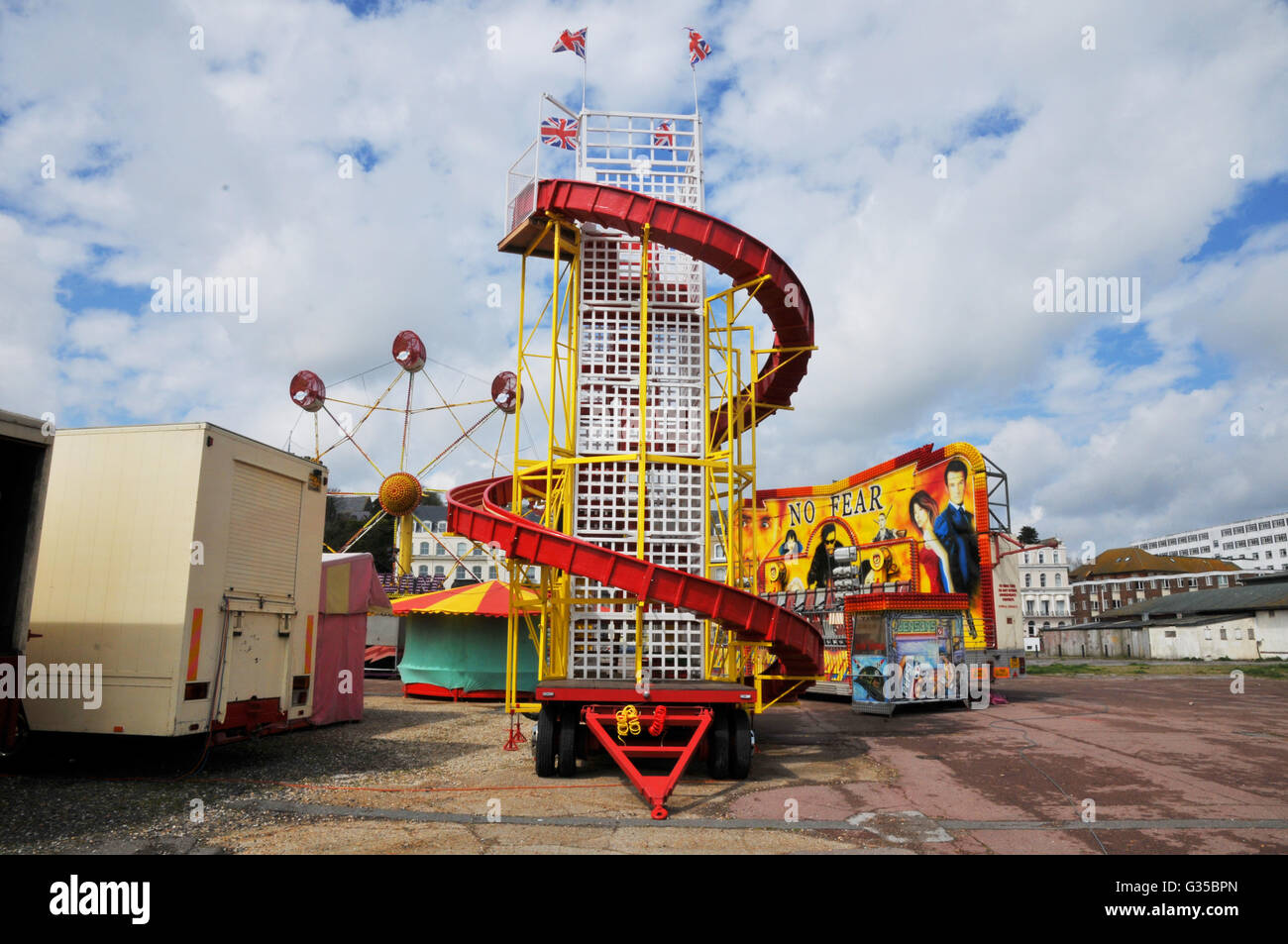 Empty funfair rides hi-res stock photography and images - Alamy