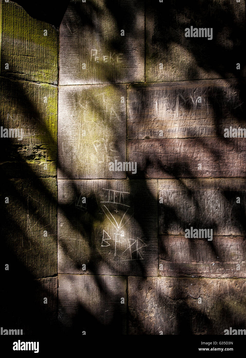 Shadows graffiti hi-res stock photography and images - Alamy