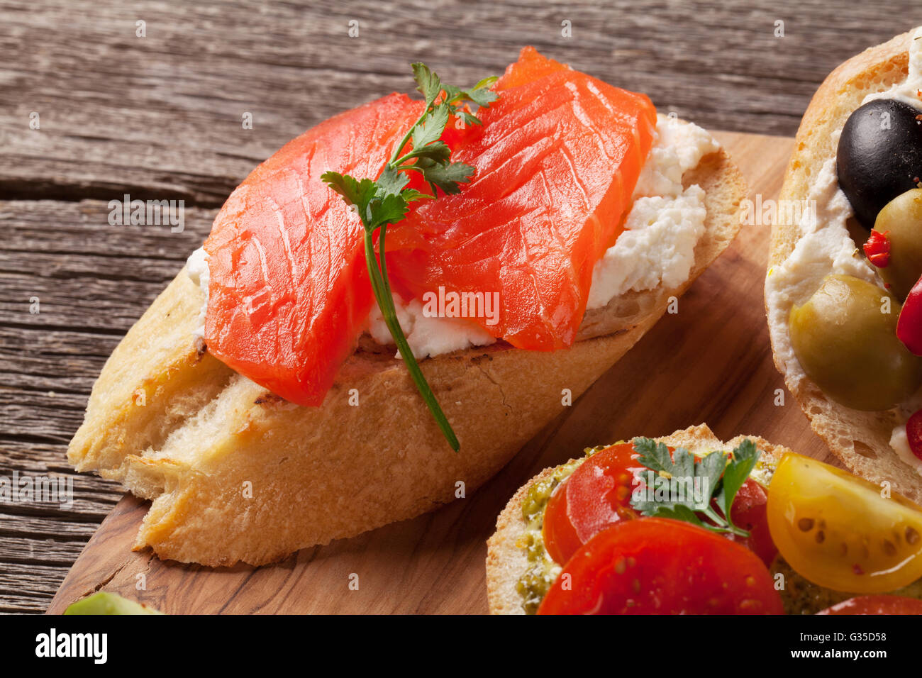 Tomatoes and salmona hi-res stock photography and images - Alamy