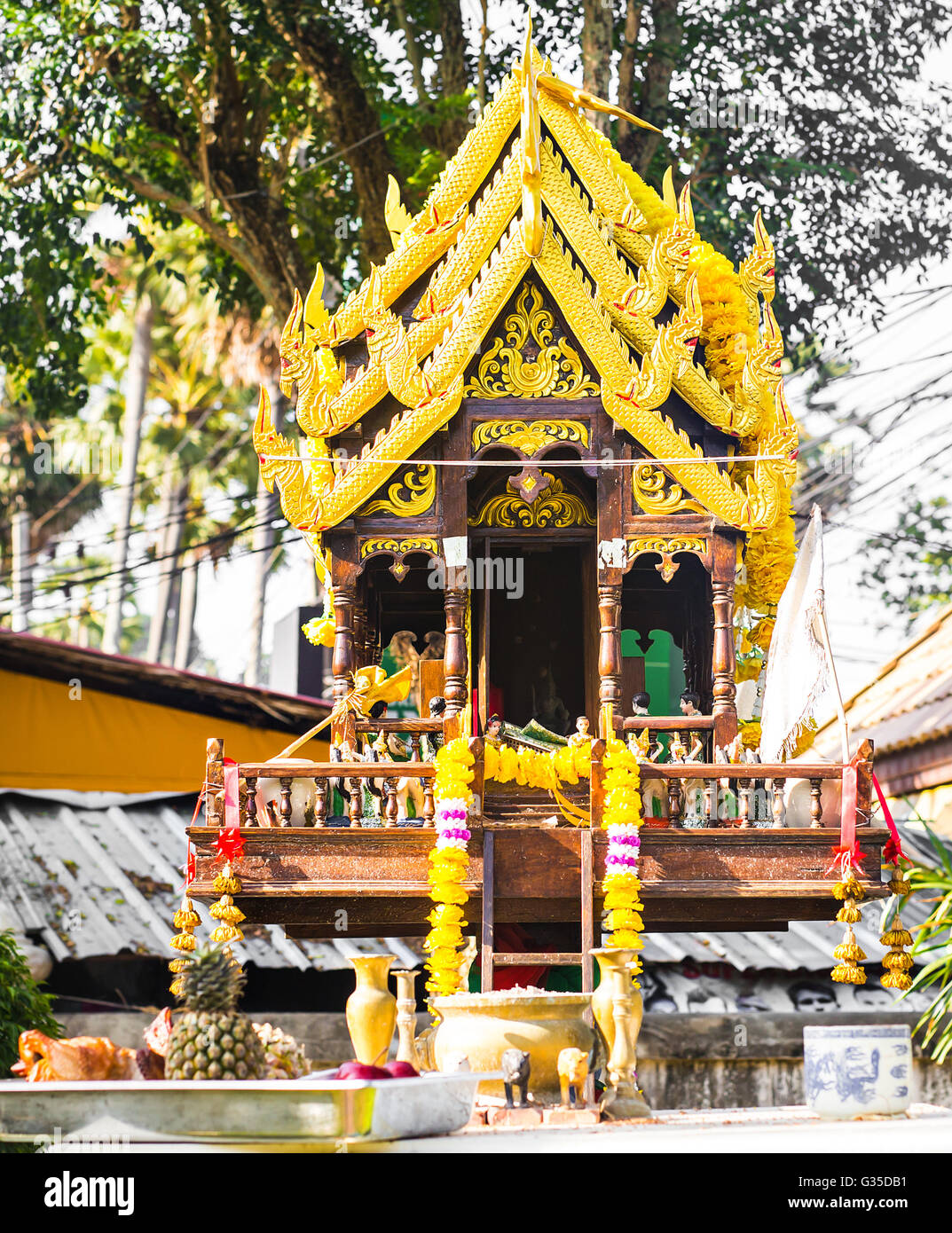 Outdoor spirit house hi-res stock photography and images - Alamy
