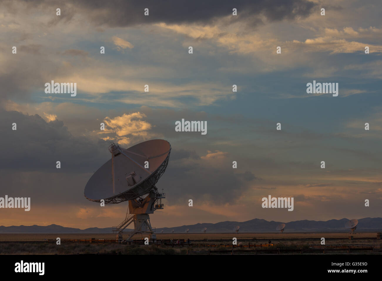 Very large telescope hi-res stock photography and images - Alamy