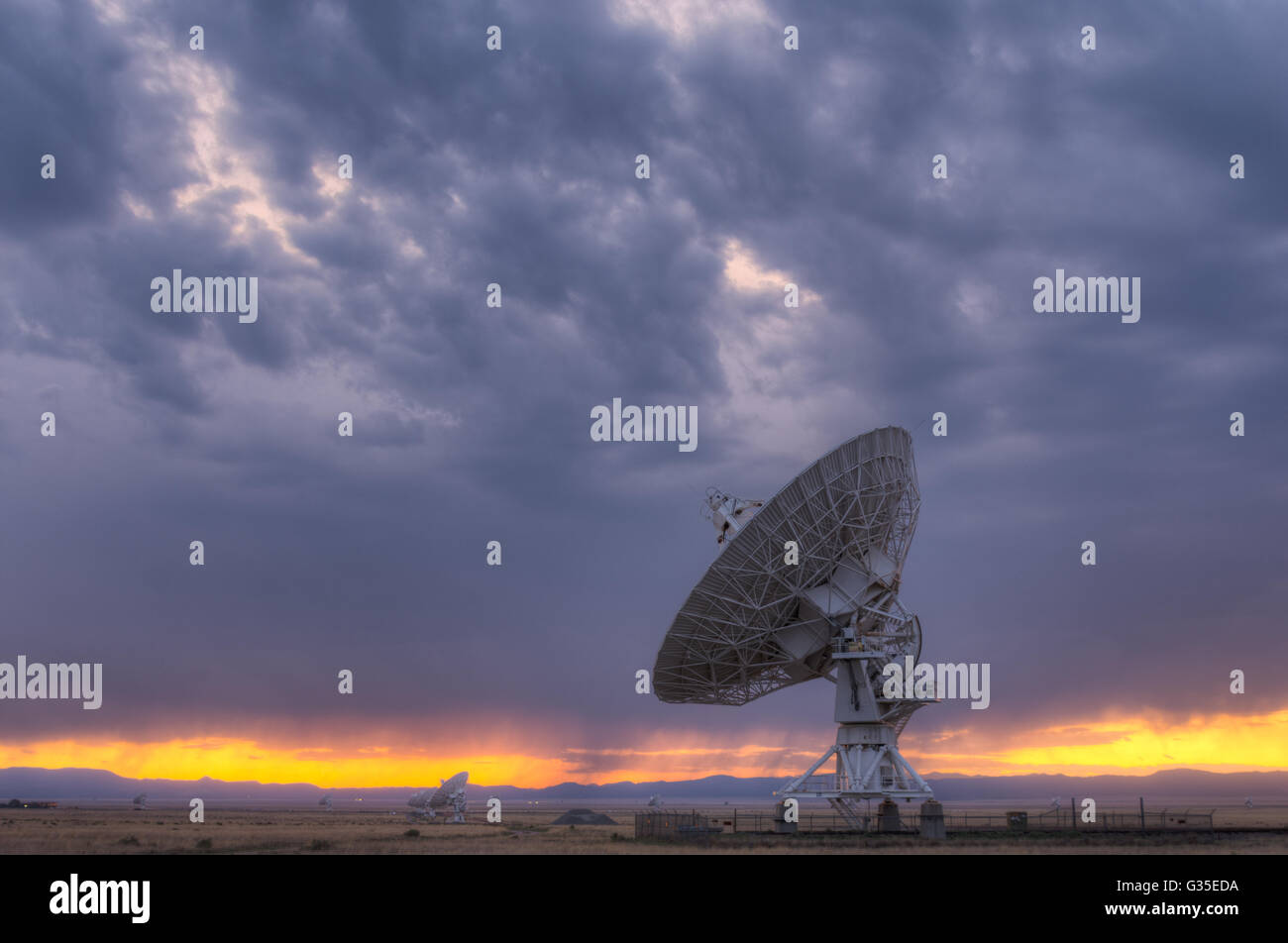 Radio Telescopes at the Very Large Array-National Radio Astronomy ...