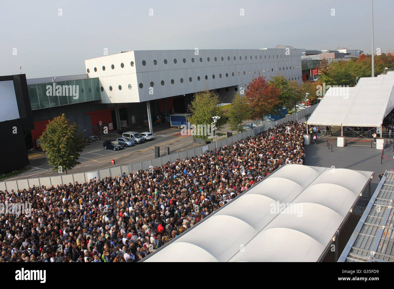 Expo milano gate hi-res stock photography and images - Alamy
