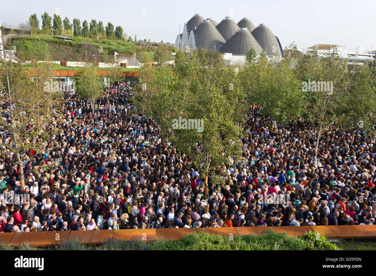 Crowd of people lining hi-res stock photography and images - Alamy