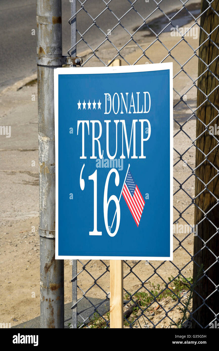 A banner in Detroit Michigan supporting Donald Trump for the 2016 ...