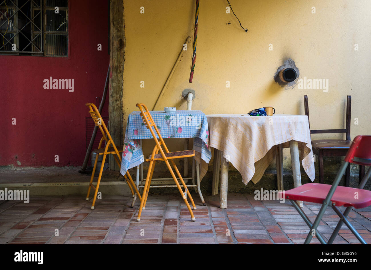 Rustic Courtyard Stock Photos & Rustic Courtyard Stock Images - Alamy