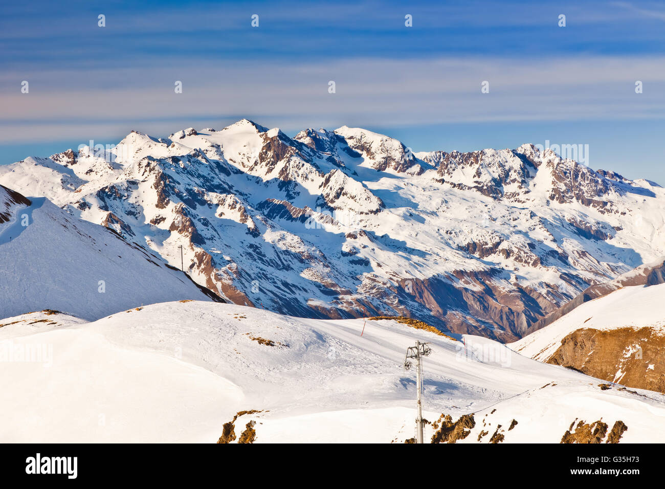 Sunset on ski slopes hi-res stock photography and images - Alamy