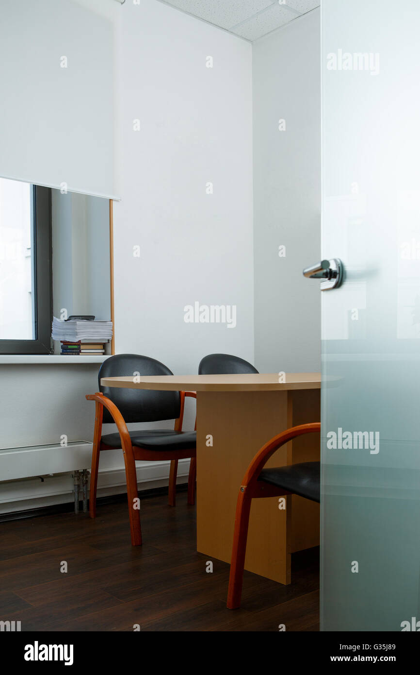 Empty office room Stock Photo - Alamy