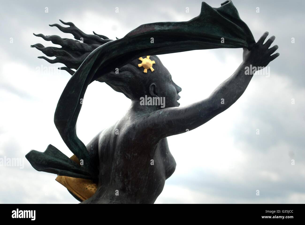 Spirit of south shields statue hi-res stock photography and images - Alamy