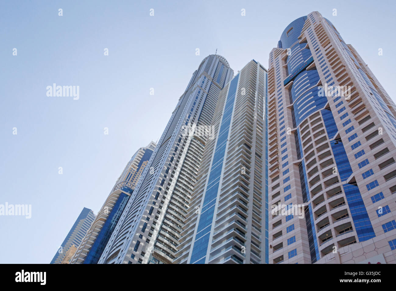 Skyscraper towers over city hi-res stock photography and images - Alamy