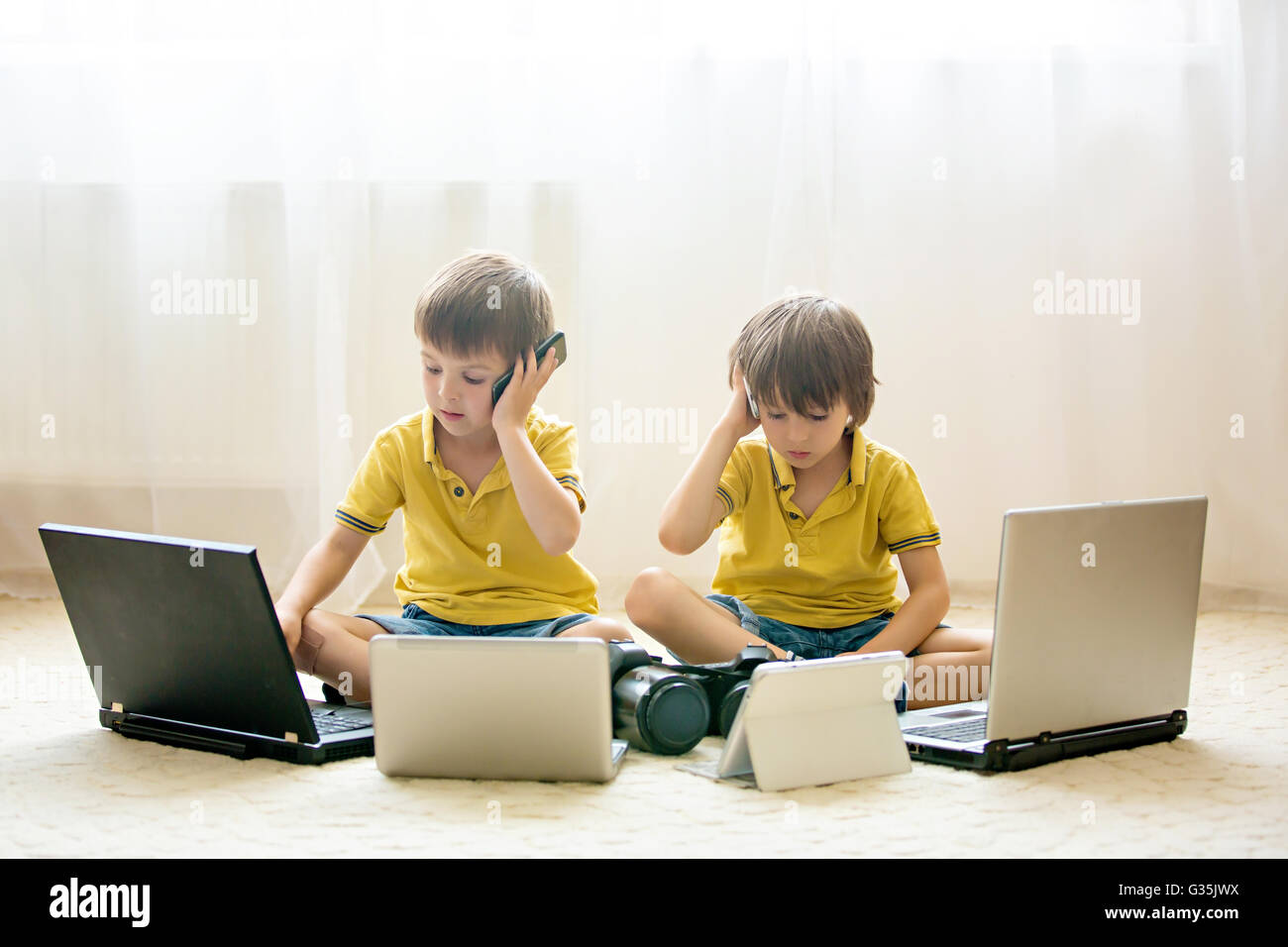 Children computers camera hi-res stock photography and images - Alamy