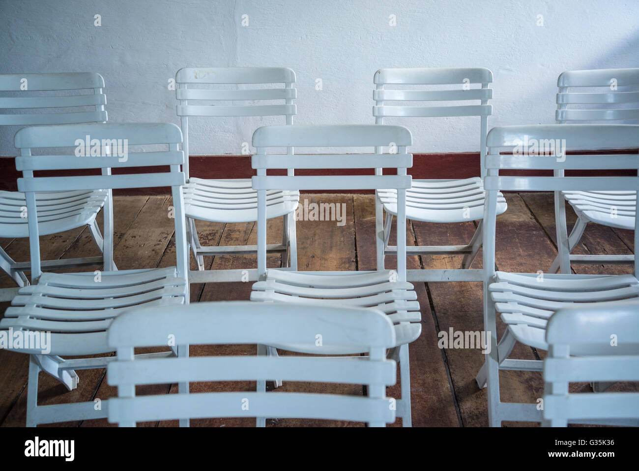 White chairs hi-res stock photography and images - Alamy