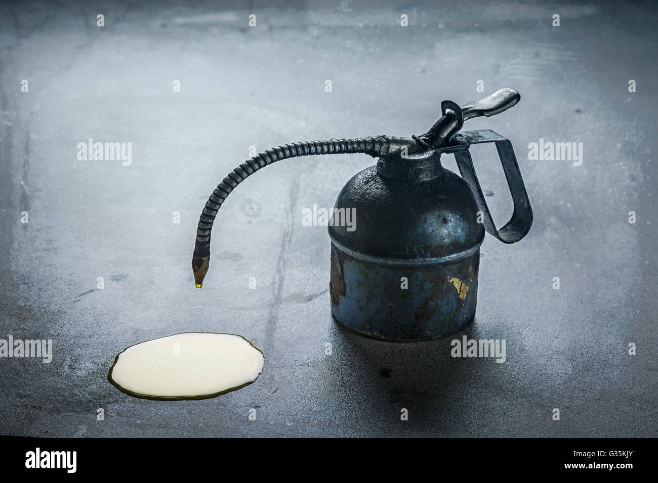 Oil can dripping oil Stock Photo - Alamy