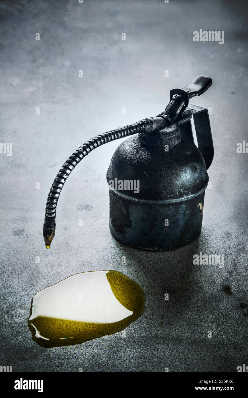 Oil can dripping oil Stock Photo - Alamy