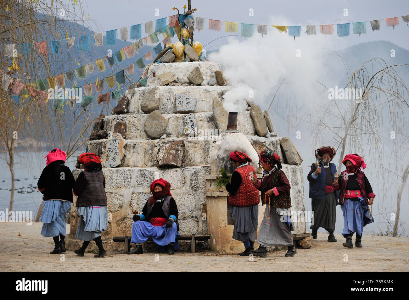 Mosuo hi-res stock photography and images - Alamy