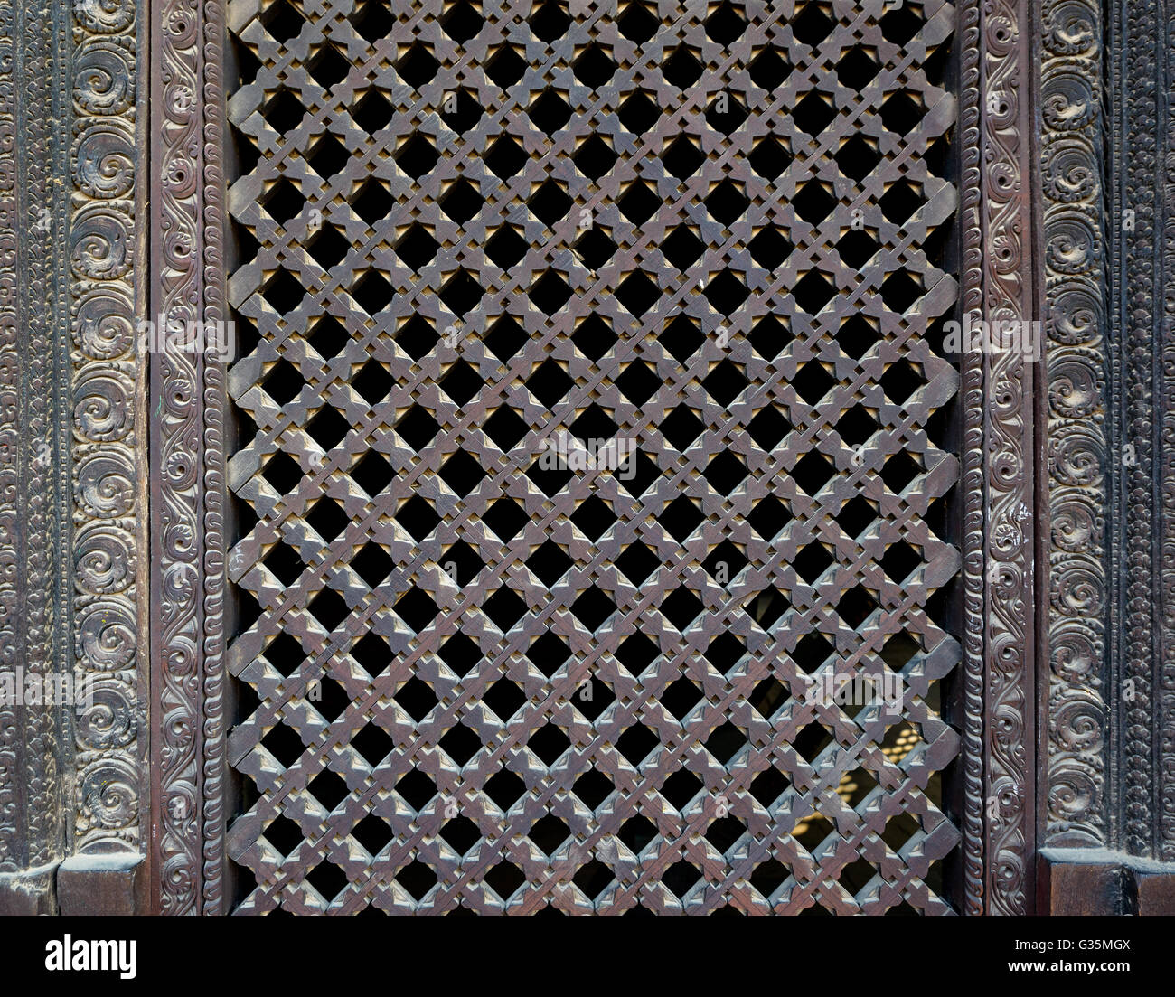 Trellis window hi-res stock photography and images - Alamy
