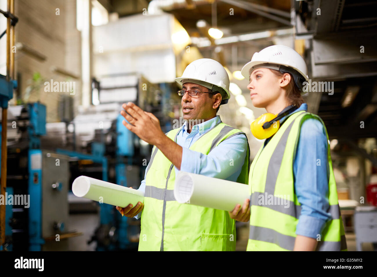 Adult attention hi-res stock photography and images - Alamy