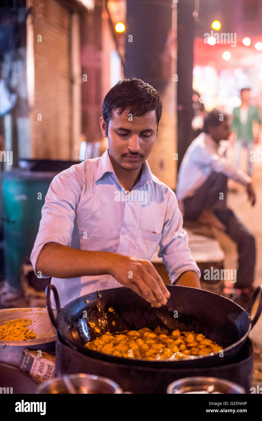A street vendor in Delhi selling battered food India. Credit: Euan ...