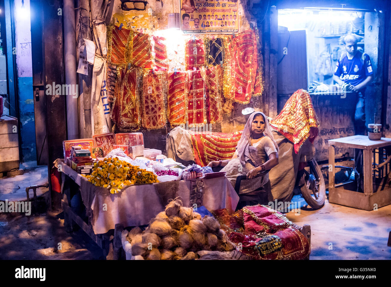 Indian gold stand hi-res stock photography and images - Alamy